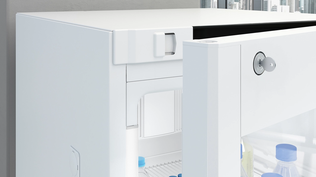 SRFvh 4011 Perfection Laboratory refrigerator with fan-assisted cooling ...