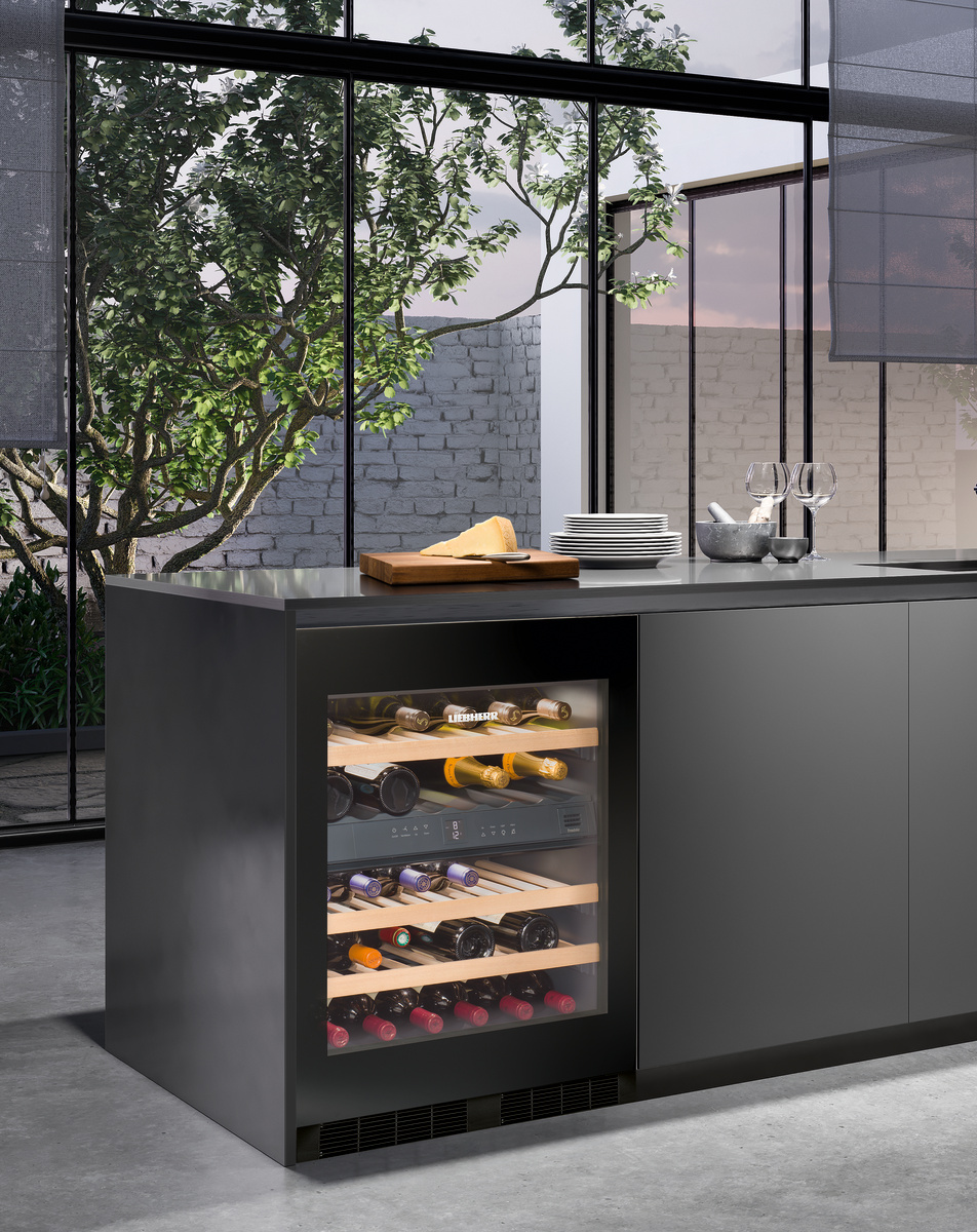 UWTgb 1682 Vinidor Built under multi temperature wine fridge Liebherr